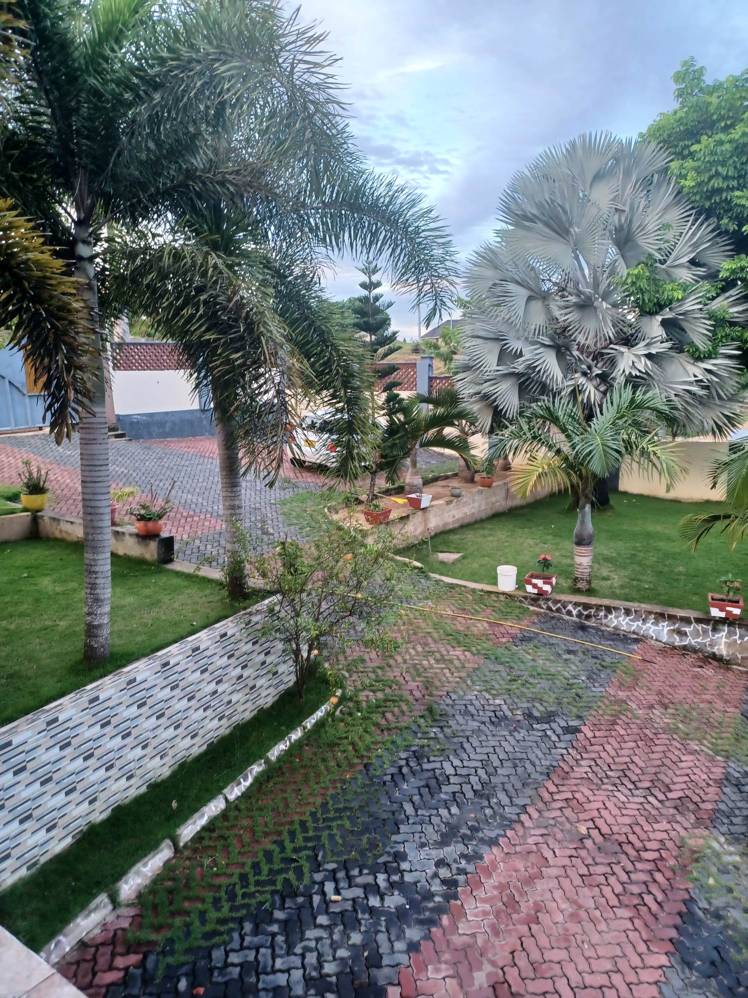 BUSTANI GARDEN ZA KISASA. – Ujenzi Makini